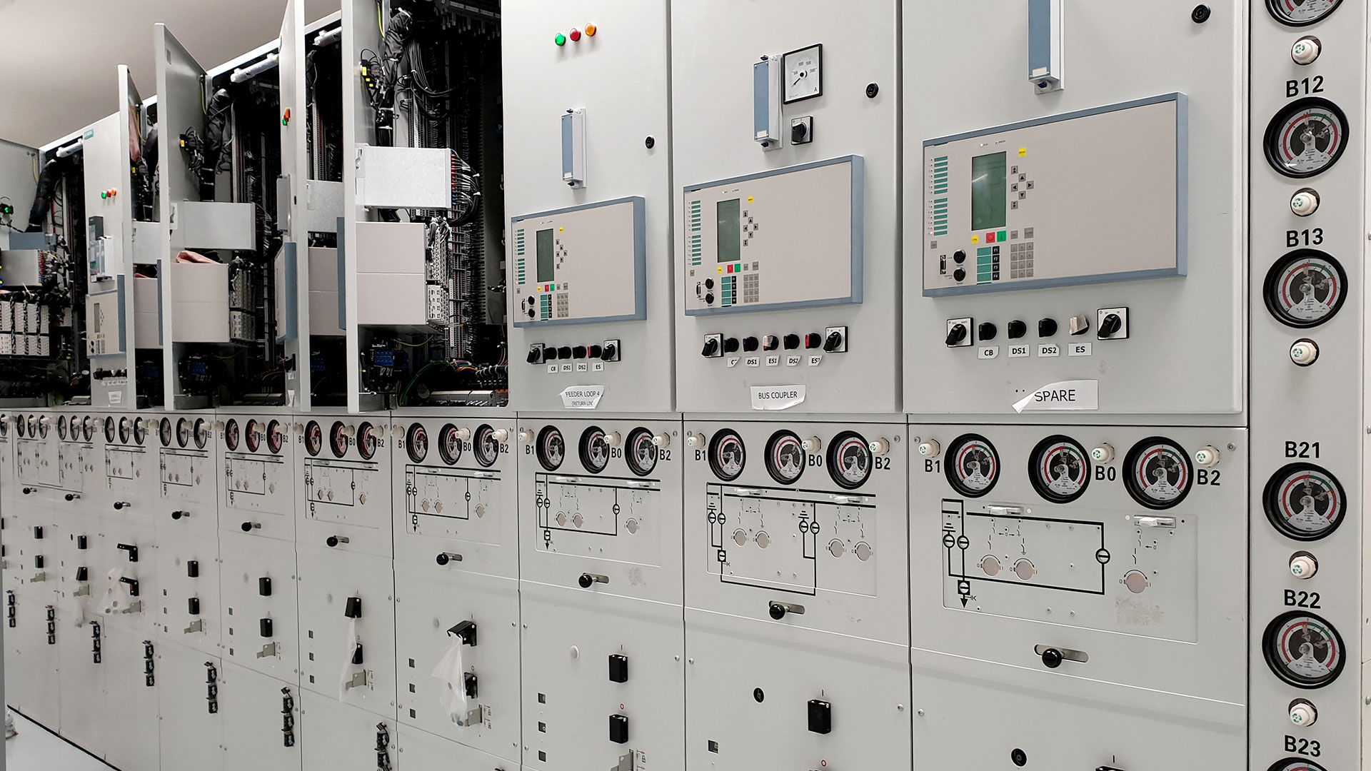 What are the 4 Types of Electrical Panels: A Comparison and Contrast